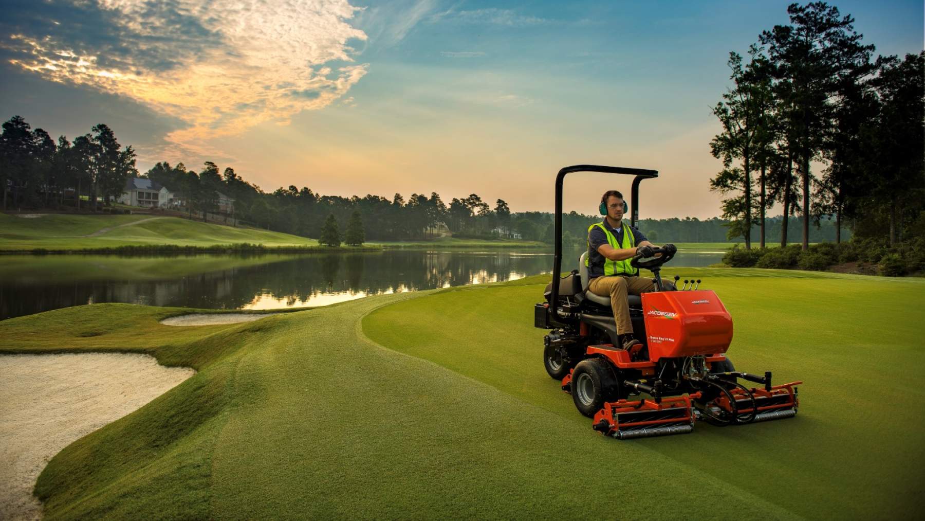 Greens King® IV Plus (Sports/Reel Mowers) | Jacobsen