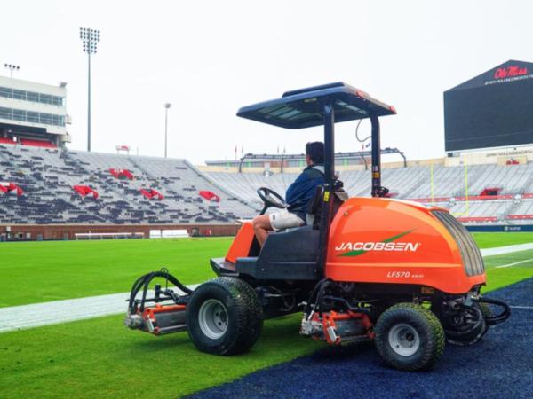 LF570 | Golf | Jacobsen